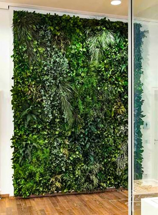 Kunstpflanzenwände mit vielfältigen Dekorationselementen - AdiK